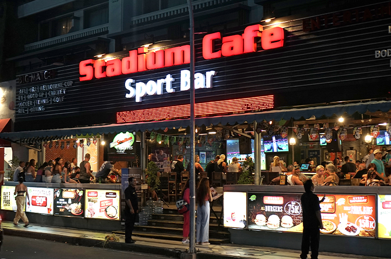 Stadium Cafe - Diskon 10% + sd 20% tukar Livin’poin di STADIUM ...